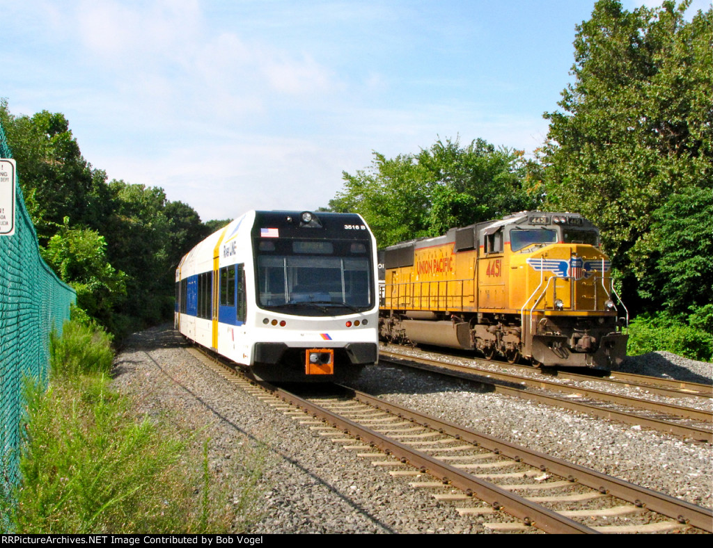NJT 3516 and UP 4451
